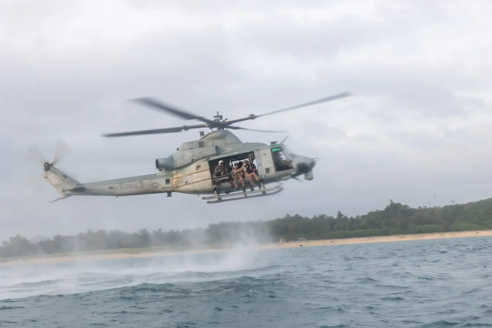 Heliops Magazine - KiaKaha Media Ltd - III MEF EOTG conduct Helo-Casting Training