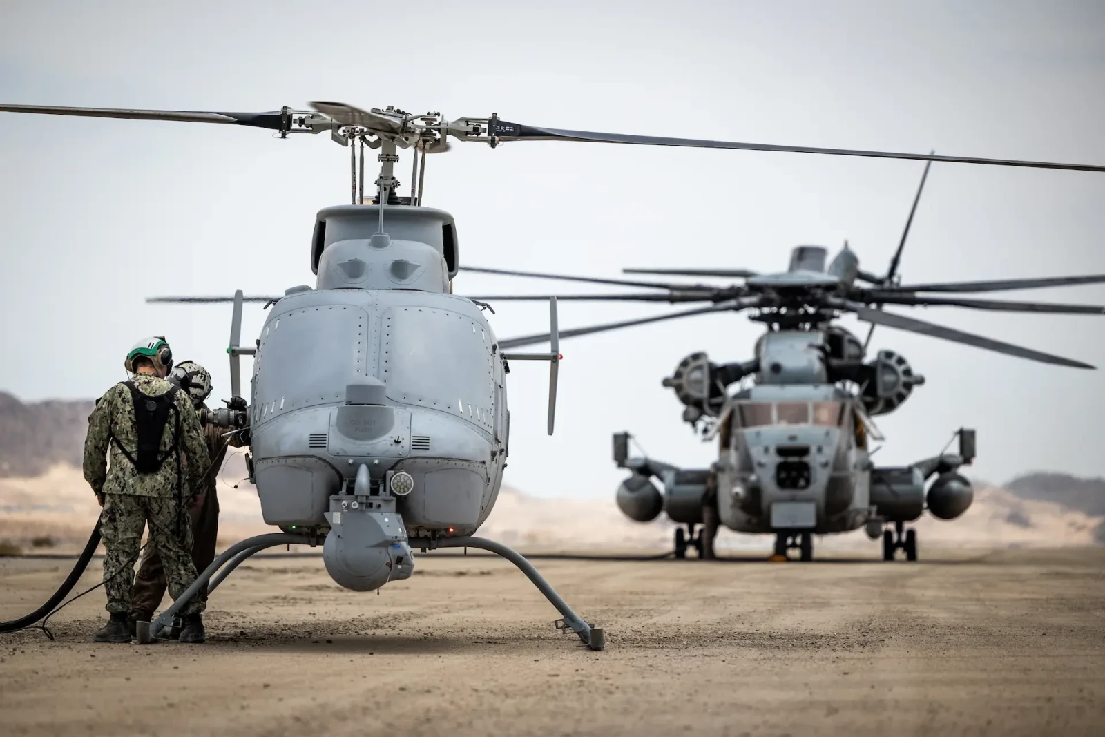 Heliops Magazine - KiaKaha Media Ltd - USMC conduct ground refuel on MQ ...